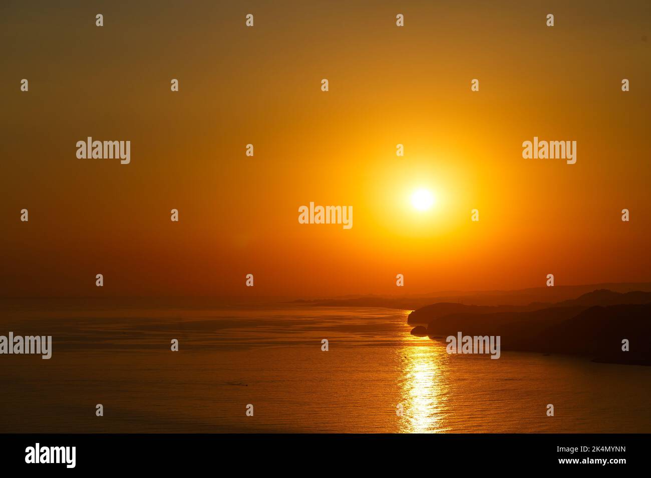 Beautiful sunset ocean horizon landscape. sunset horizon sea view. Sea ...