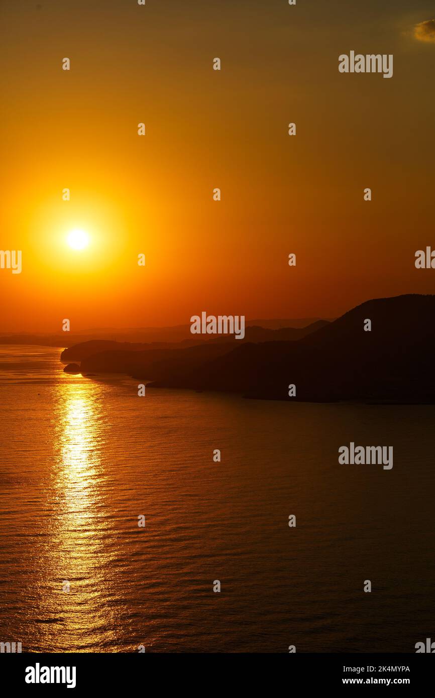 Beautiful sunset ocean horizon landscape. sunset horizon sea view. Sea ...