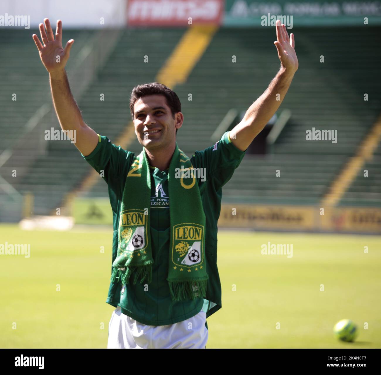 Rafael Marquez durante su presentación como nuevo jugador del Leon ...