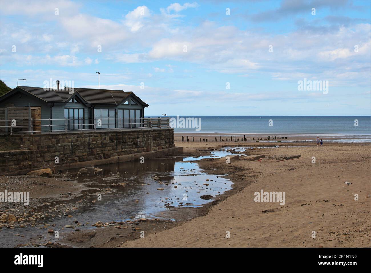 Cottages at sandsend hi-res stock photography and images - Alamy