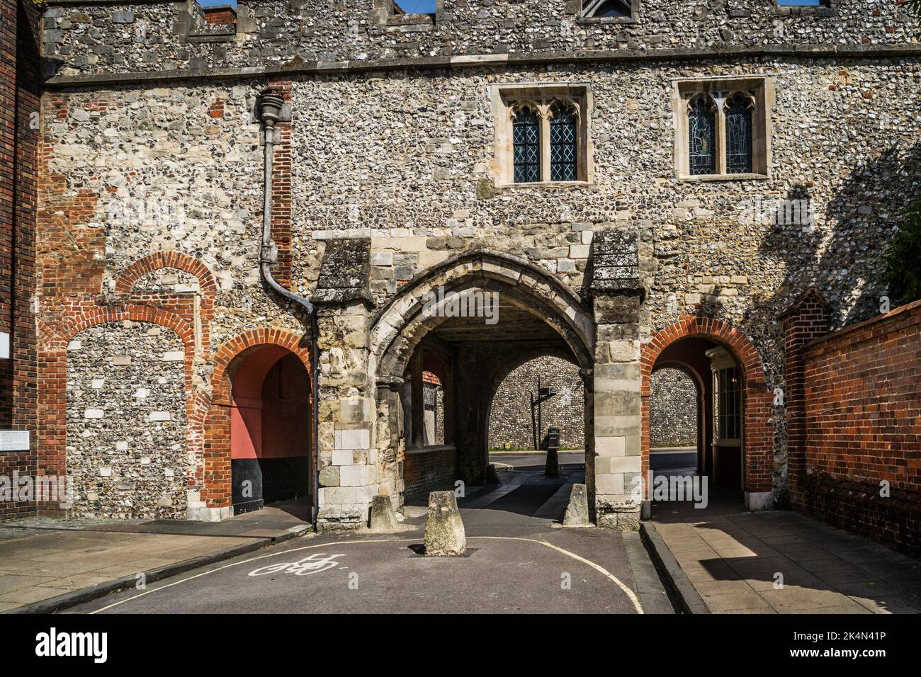 Winchester the kingsgate hi-res stock photography and images - Alamy