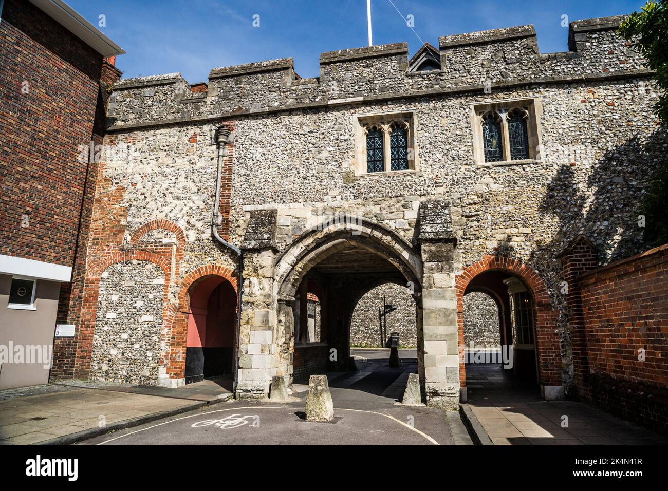 Winchester the kingsgate hi-res stock photography and images - Alamy