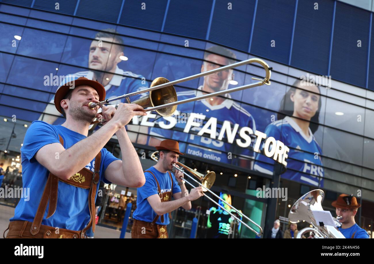 Oompah band hi-res stock photography and images - Alamy