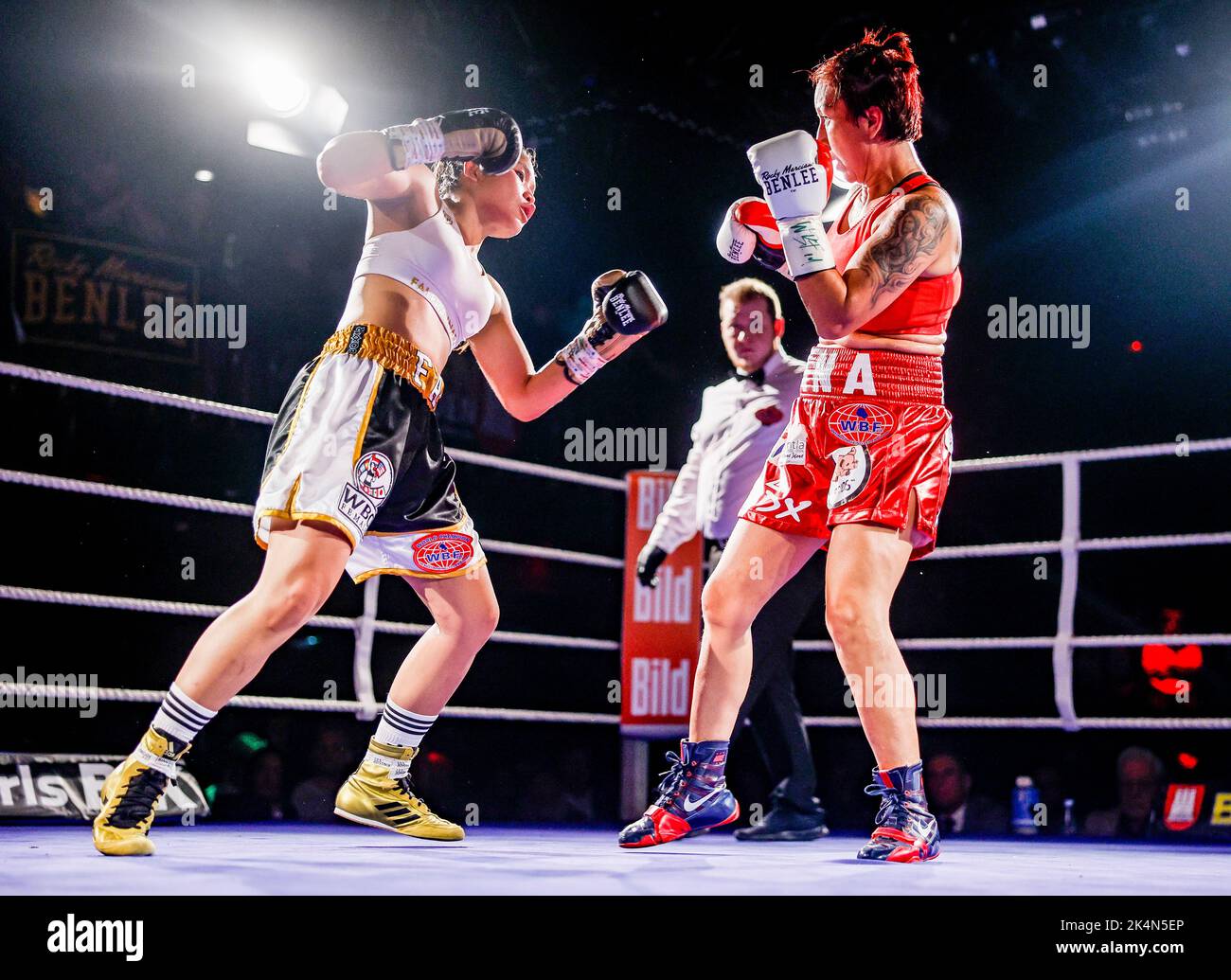 Hamburg, Germany. 03rd Oct, 2022. The 21-year-old Fai Phannarai (l ...