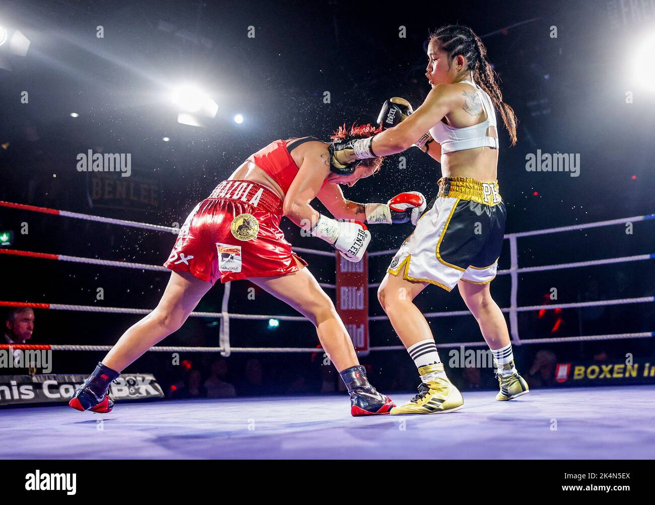 Hamburg, Germany. 03rd Oct, 2022. The 21-year-old Fai Phannarai (r ...