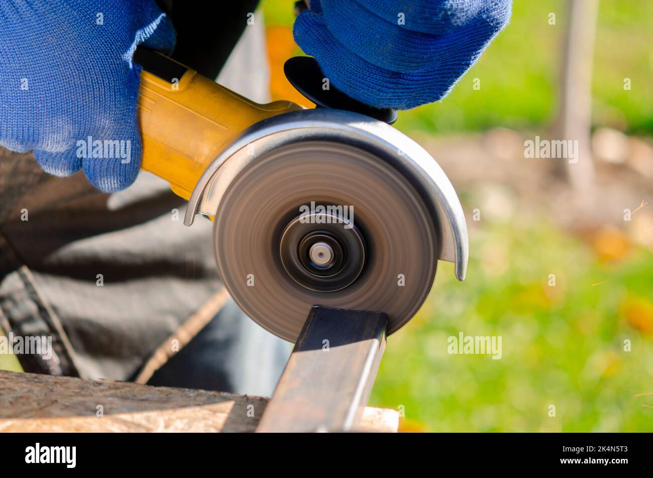 Sparks from angle grinder fly hi-res stock photography and images - Alamy