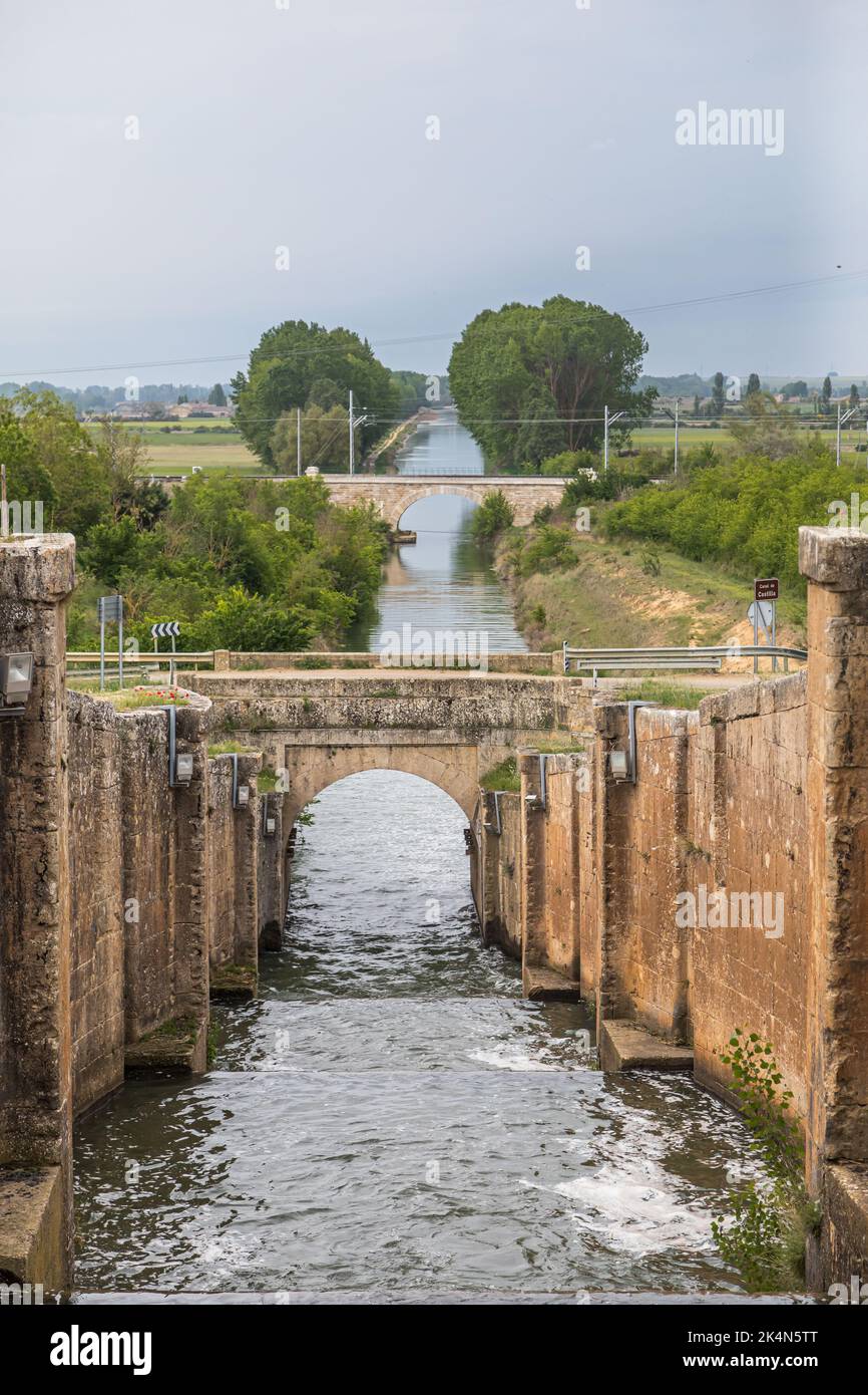 Canal de Castilla, Fromista Castilla y Leon, Spain Stock Photo - Alamy