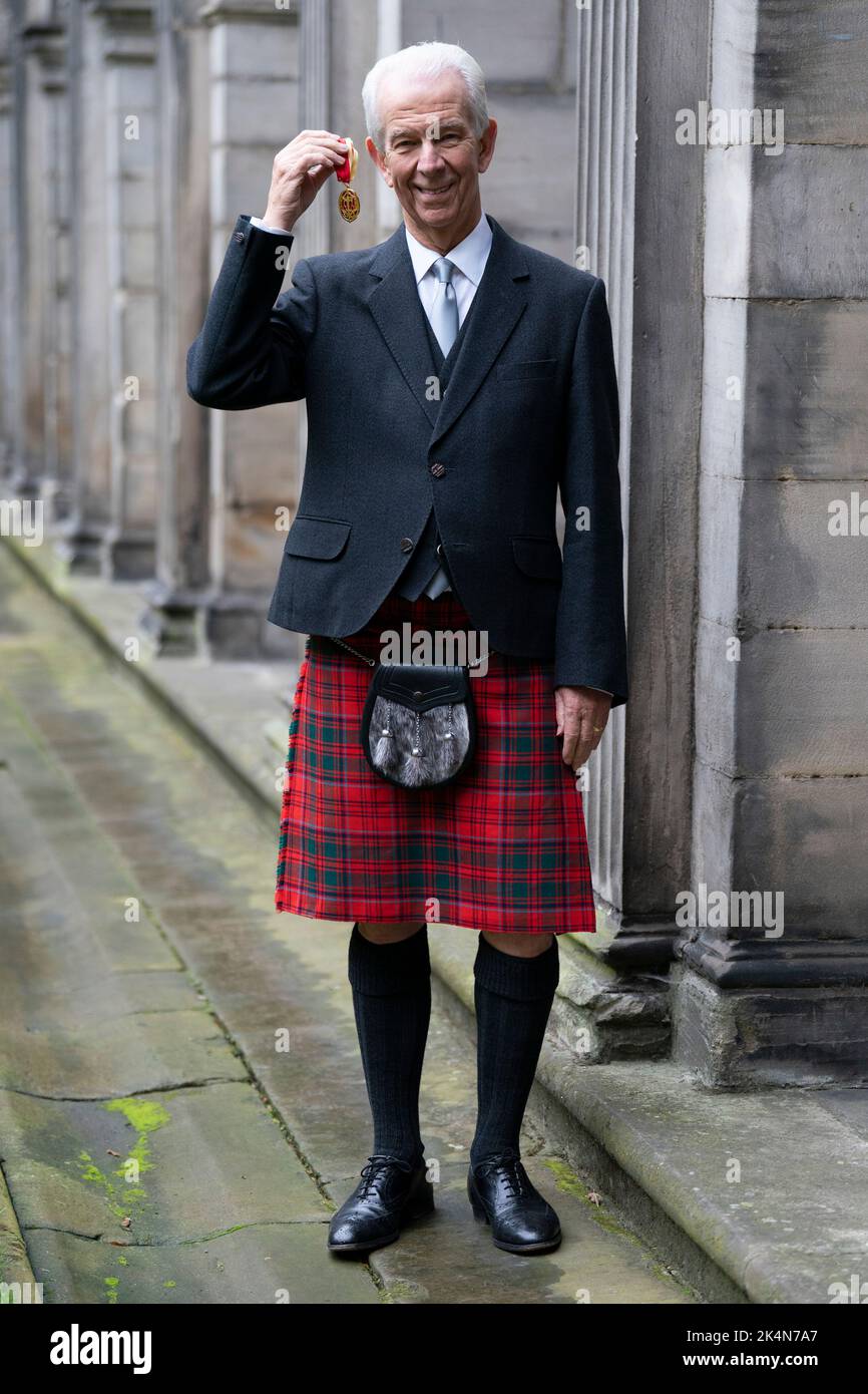 Investitures palace holyroodhouse hi-res stock photography and images ...