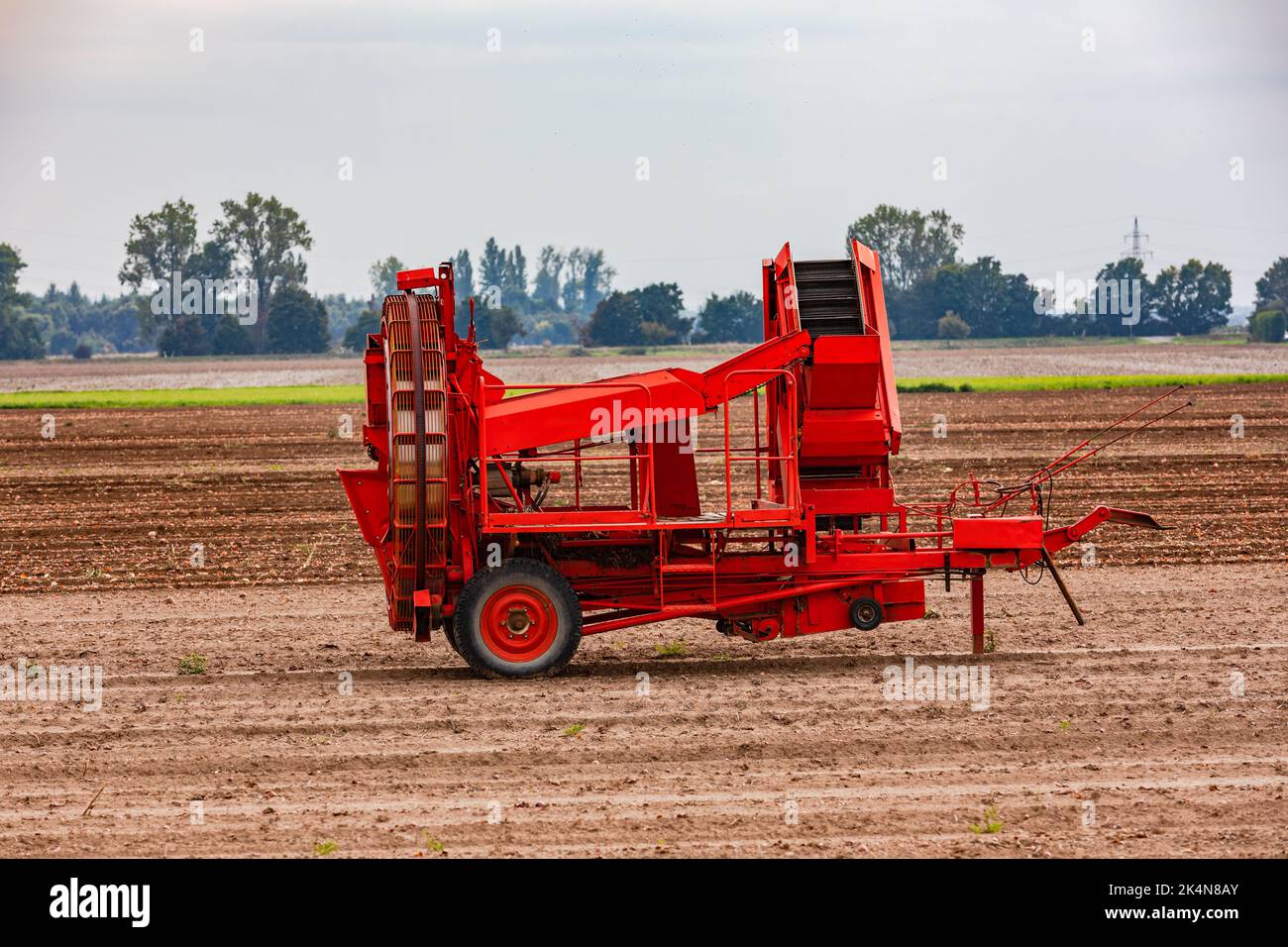 Harvesting machine hi-res stock photography and images - Alamy