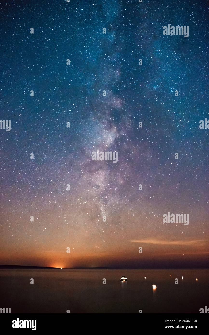 A breathtaking long-exposure shot of the milky way in a colorful sky ...