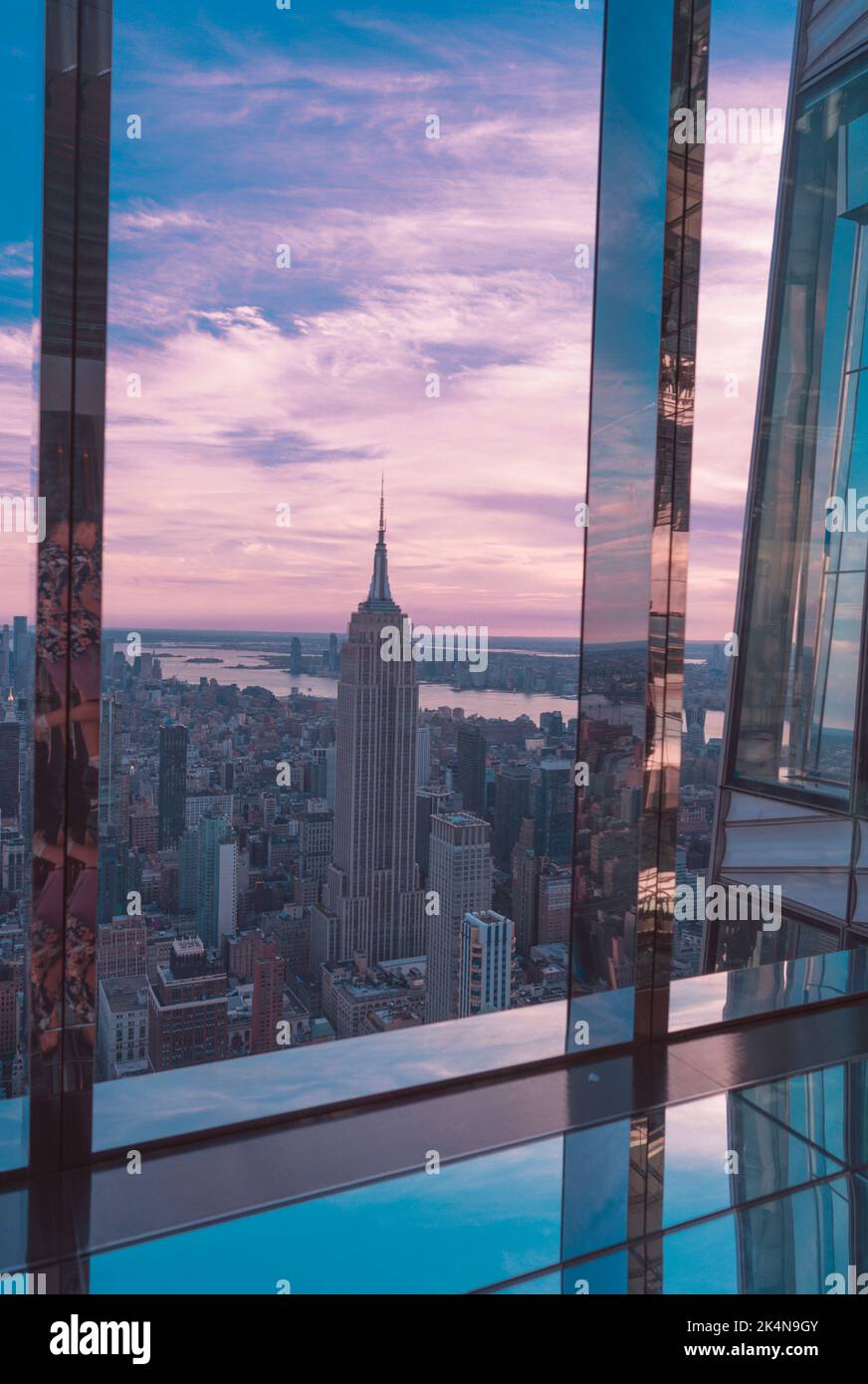 purple violet color views skyline New York Stock Photo - Alamy