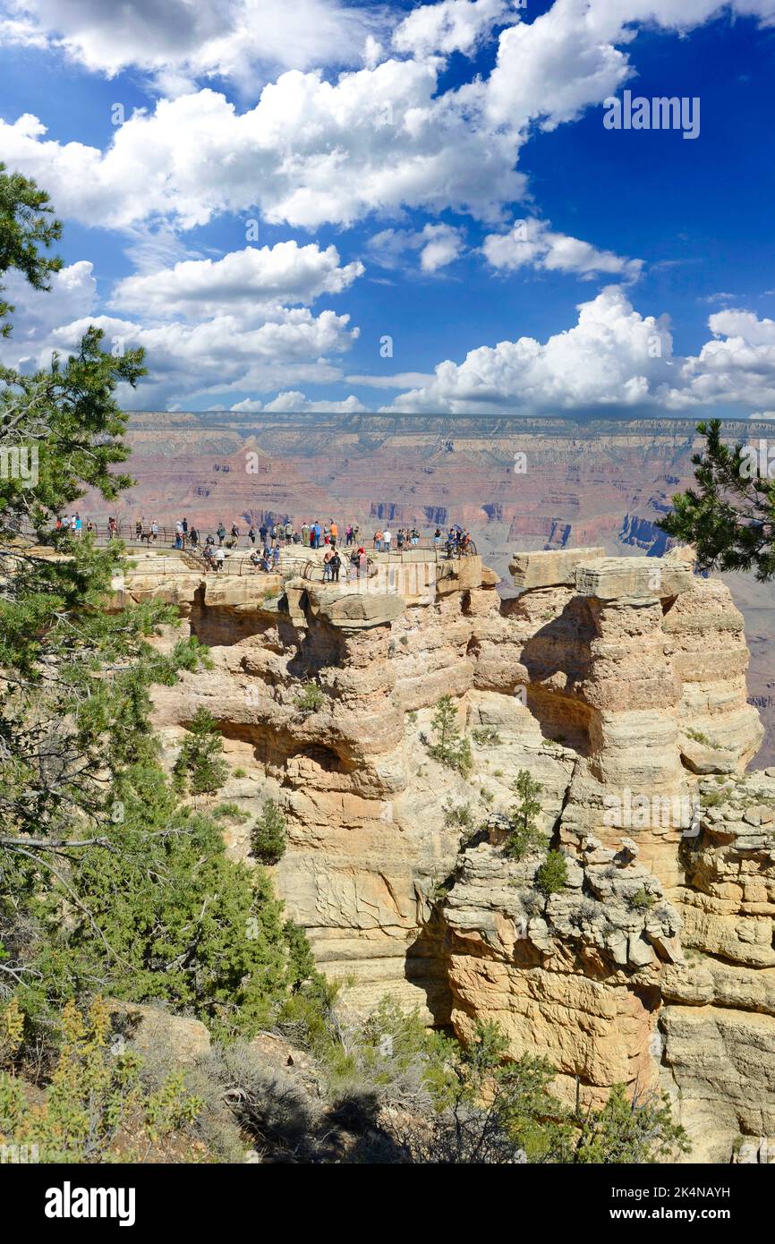 Yavapai Point overlook giving panoramic views along the South rim of ...