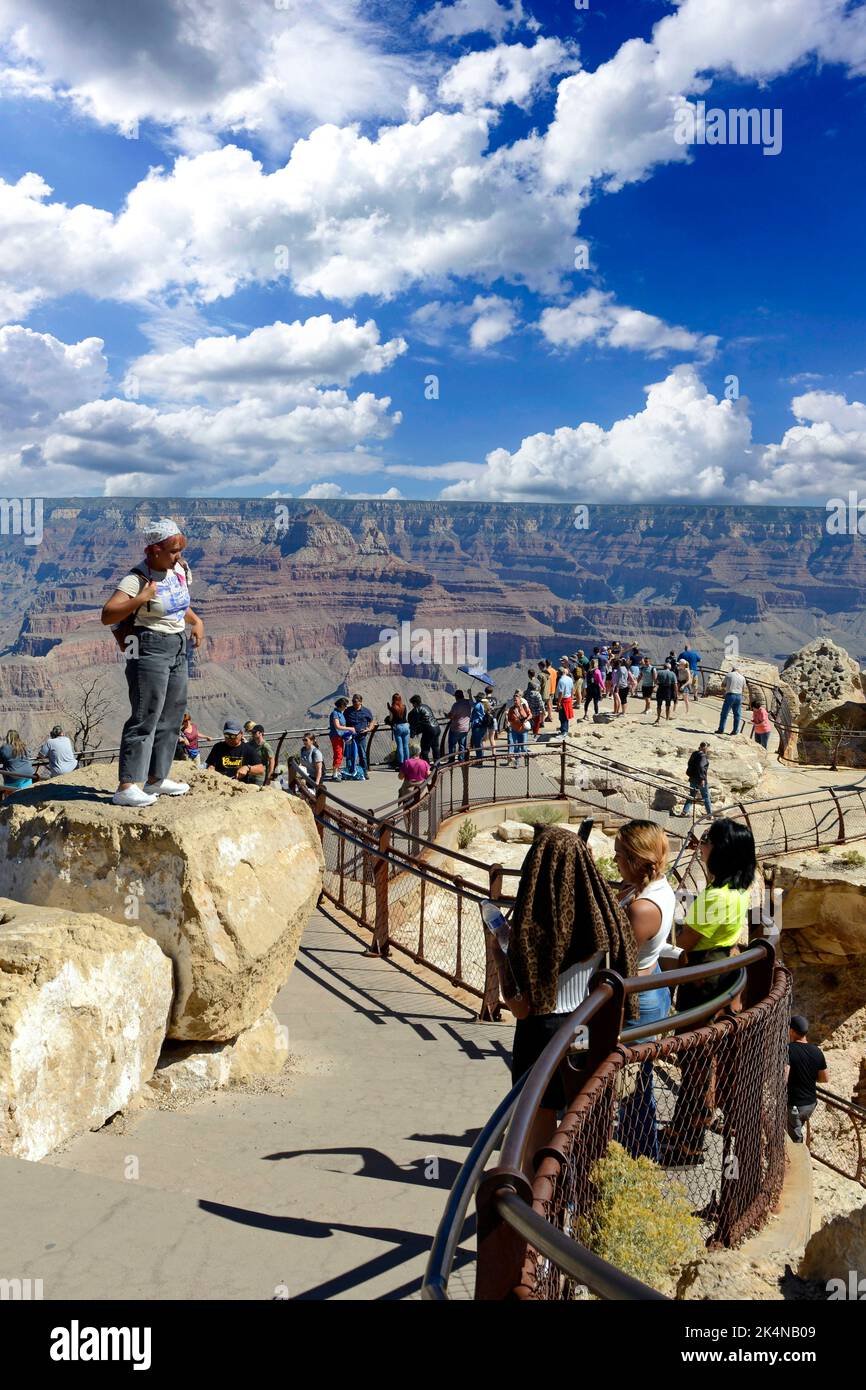 Yavapai Point overlook giving panoramic views along the South rim of ...