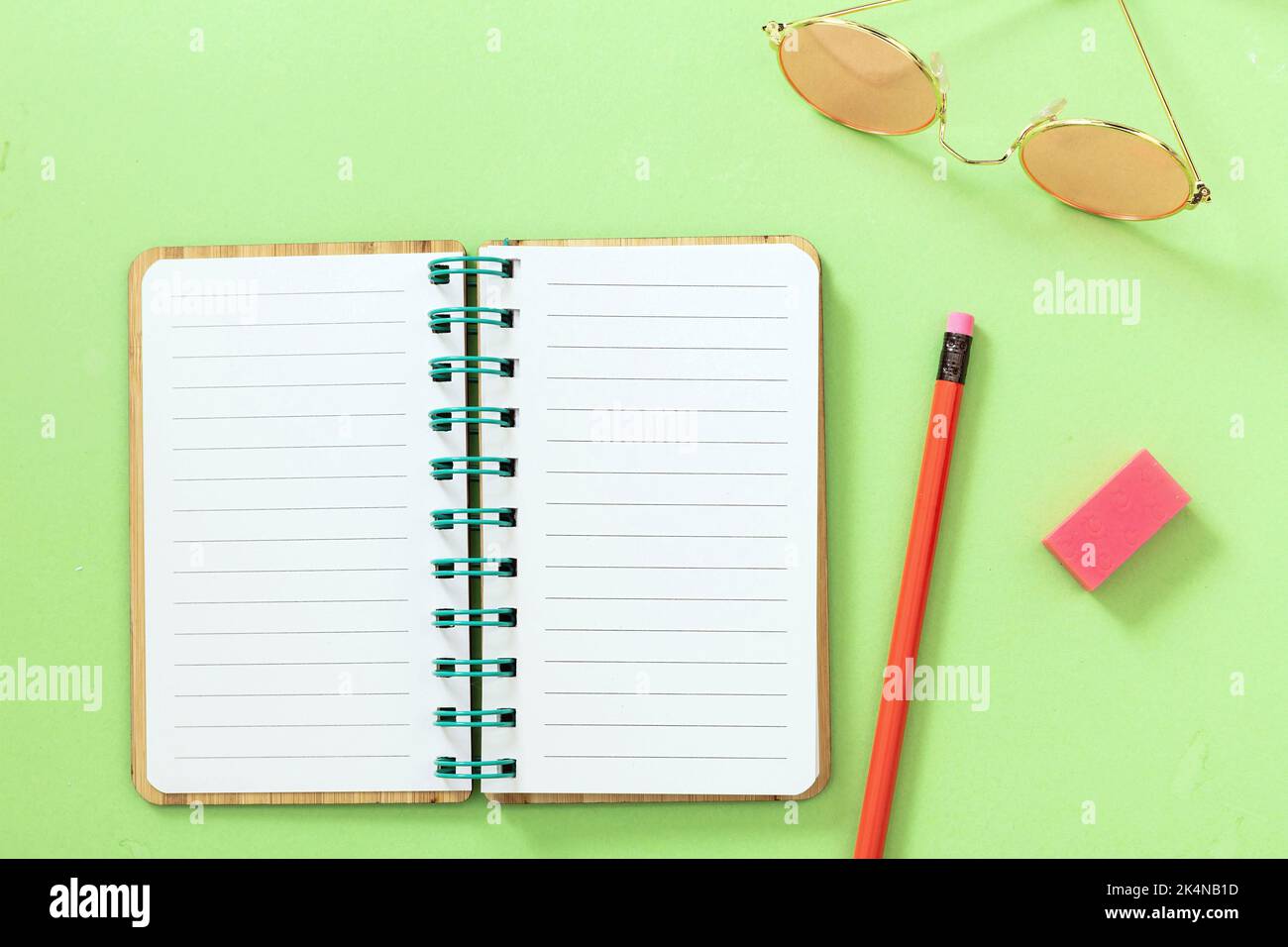Blank paper notepad pastel hi-res stock photography and images - Alamy