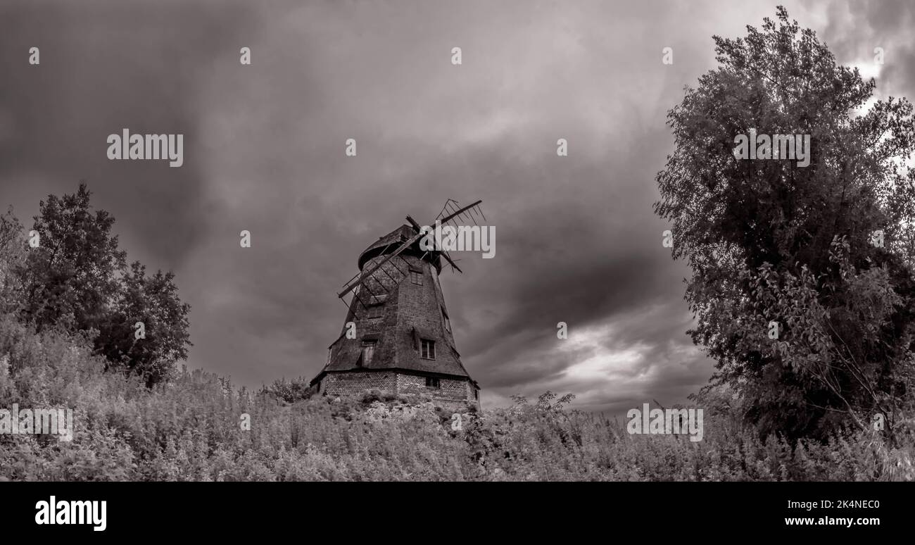 Old windmill on dutch hi-res stock photography and images - Alamy