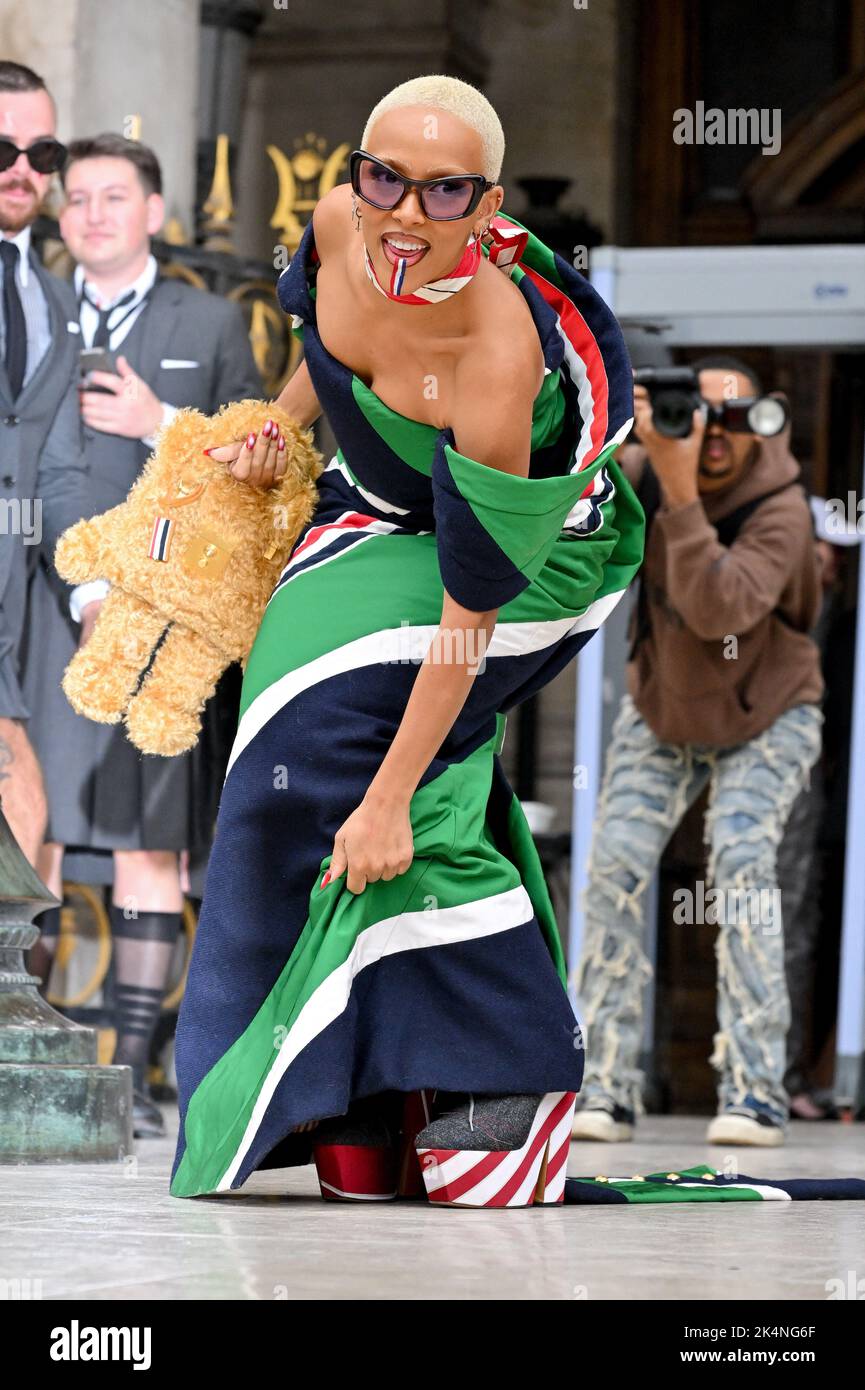 Paris, France, October 3, 2022, Doja Cat attends the Thom Browne show ... Paris, France, October 3, 2022, Doja Cat attends the Thom Browne show ...