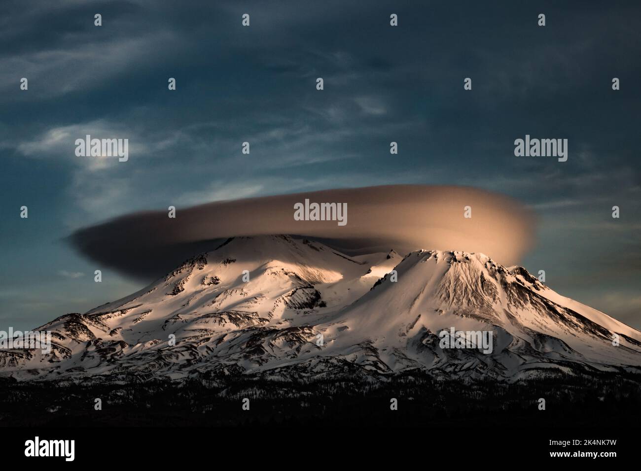 Mount Shasta view with a brown volcano cloud on the top and a gloomy ...