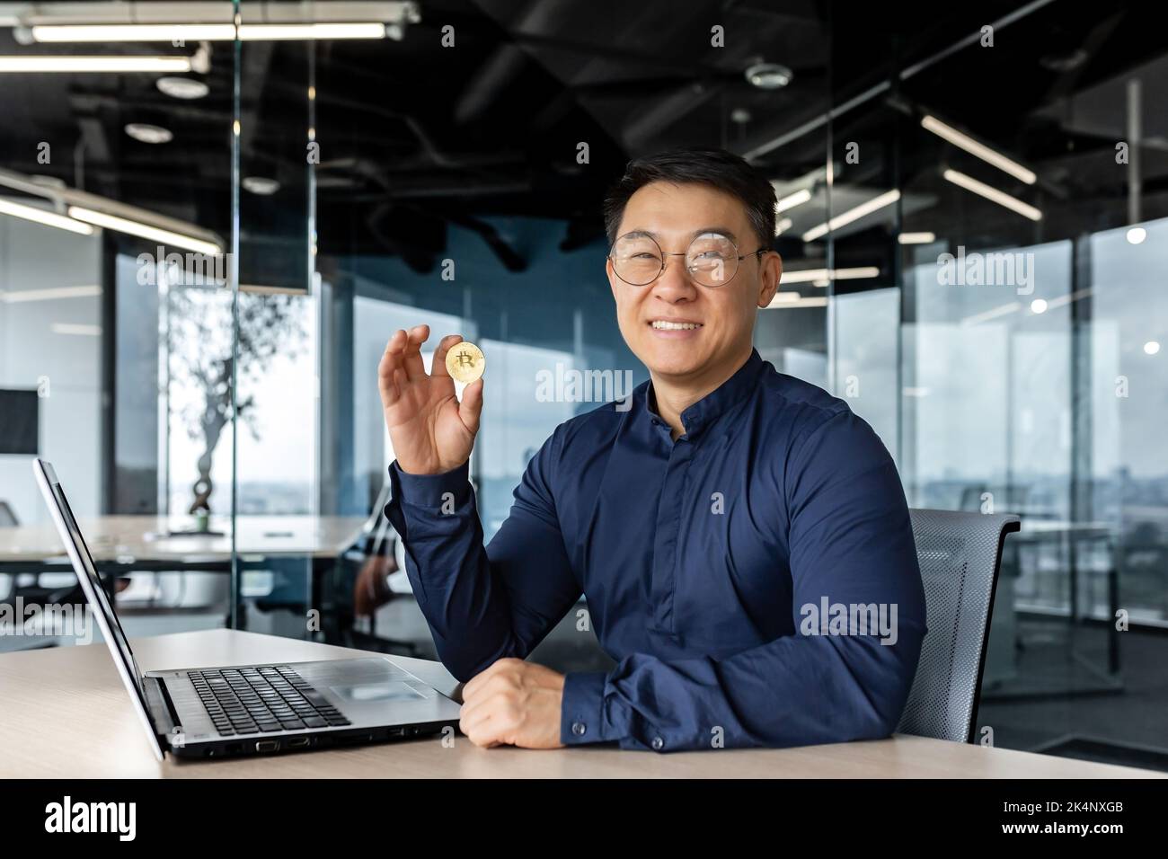 Asia broker hi-res stock photography and images - Alamy