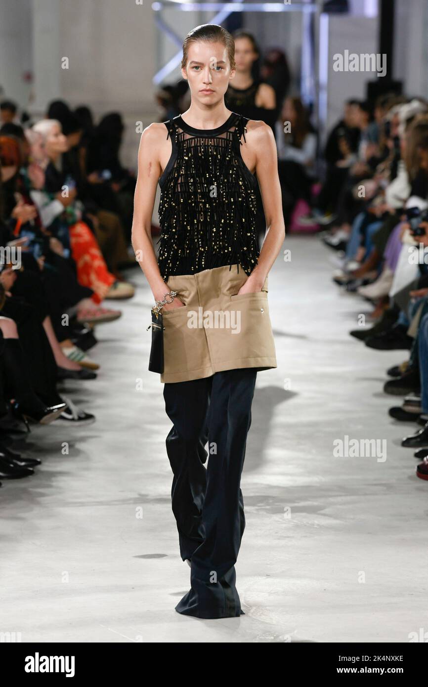Paris, Frankreich. 03rd Oct, 2022. SACAI SS23 runway during Paris ...