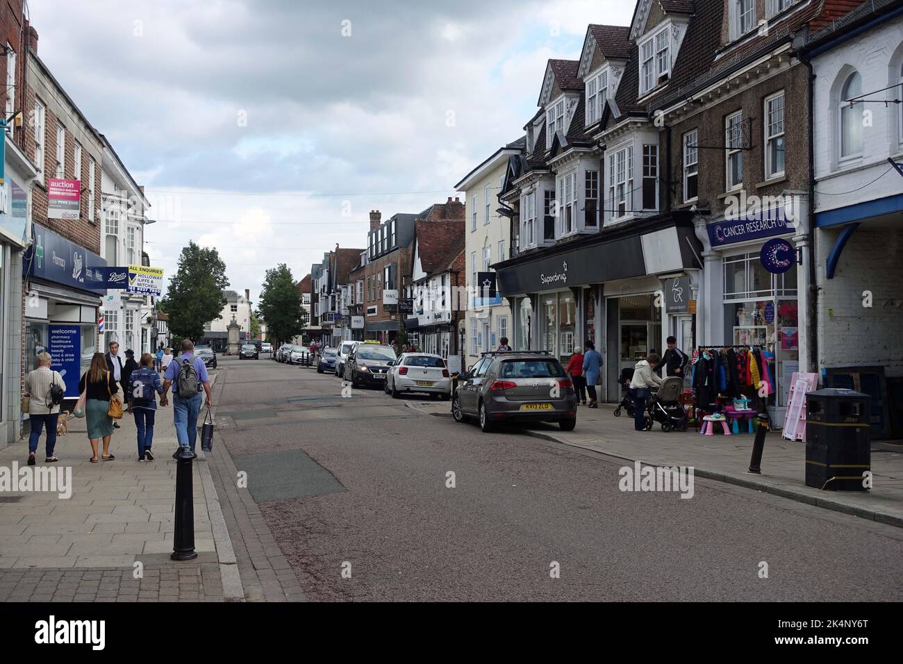 High street petersfield hampshire england hi-res stock photography and ...