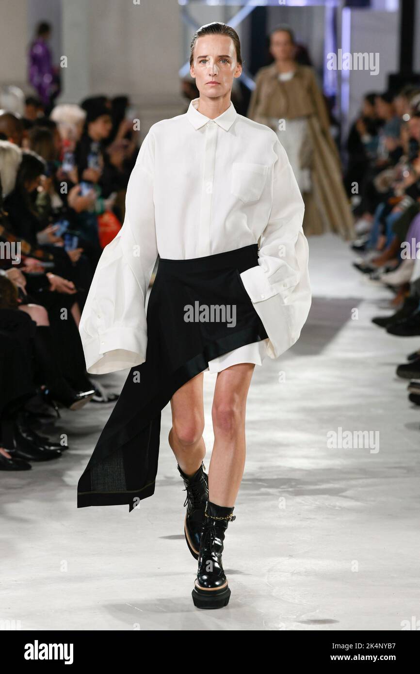 Paris, Frankreich. 03rd Oct, 2022. SACAI SS23 runway during Paris ...