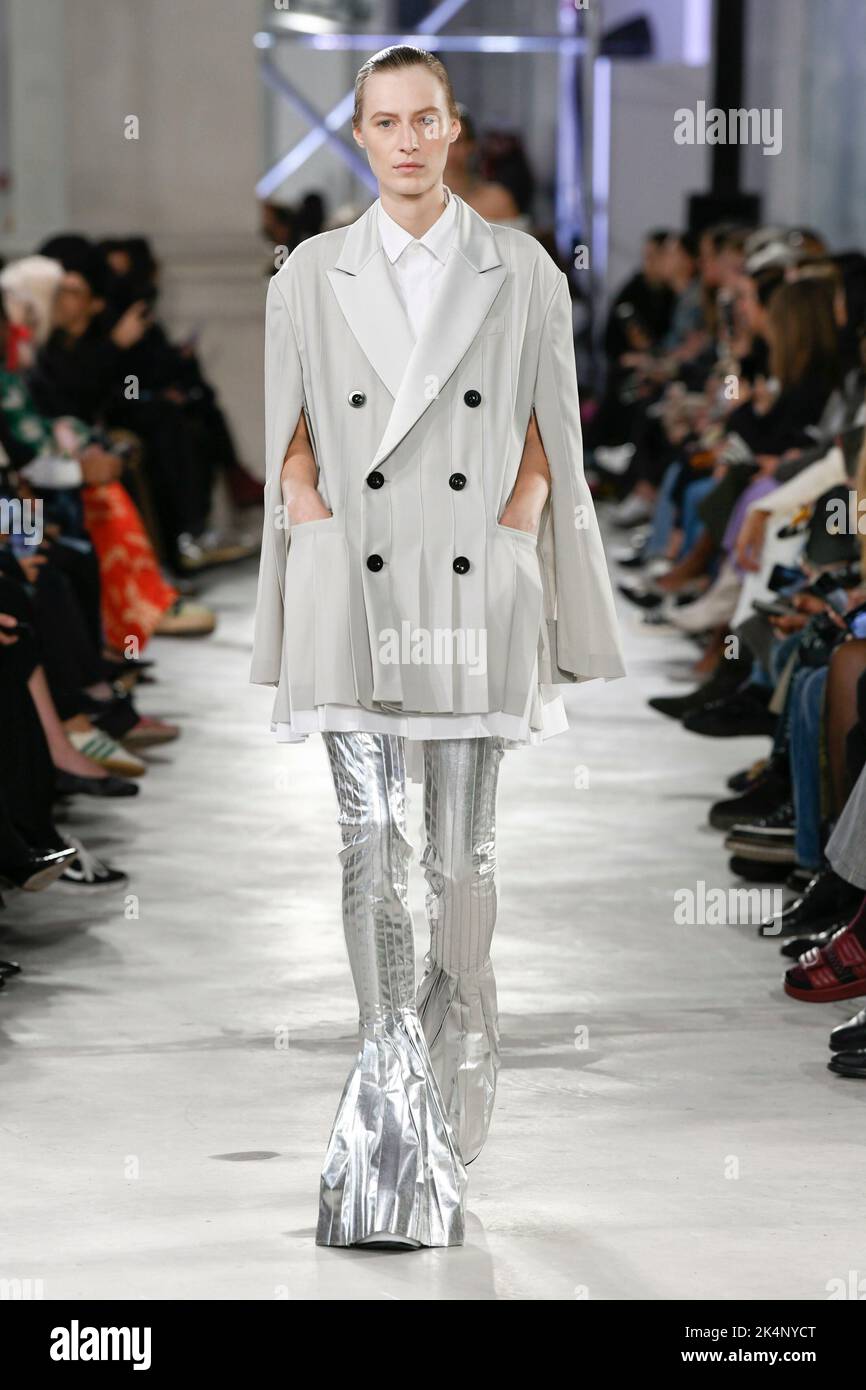 Paris, Frankreich. 03rd Oct, 2022. SACAI SS23 runway during Paris ...