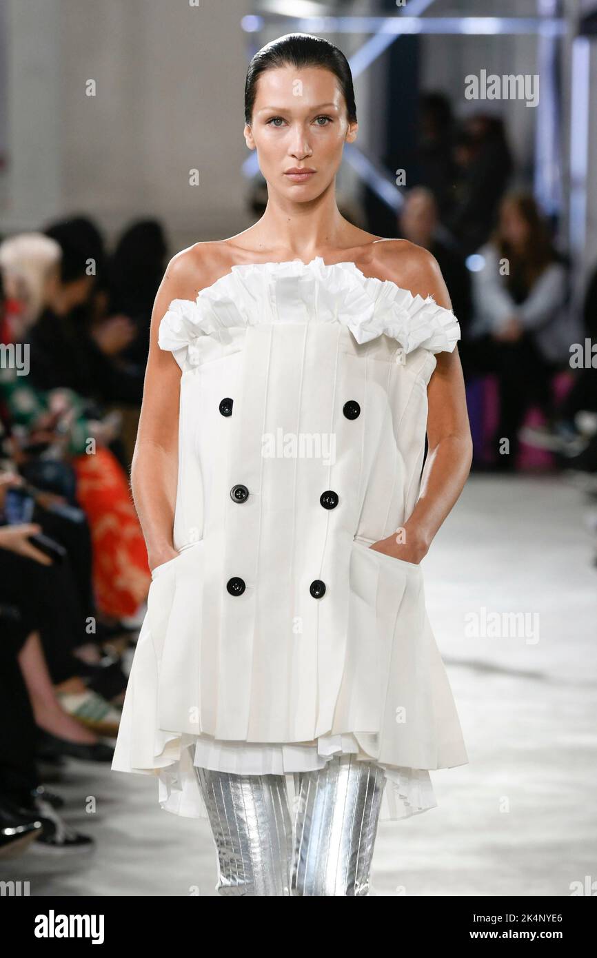 Paris, Frankreich. 03rd Oct, 2022. Bella Hadid at SACAI SS23 runway ...
