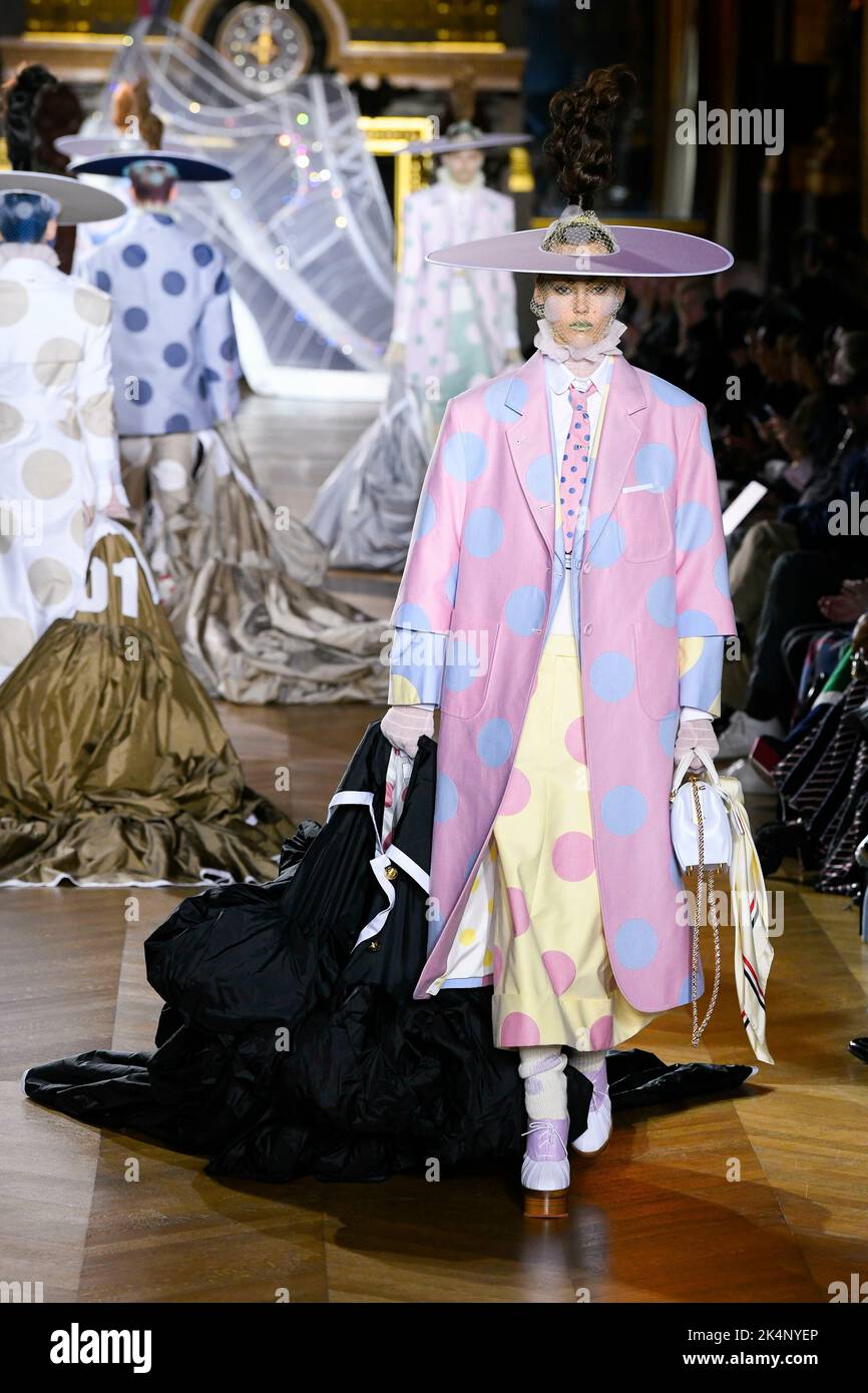 Paris, Frankreich. 03rd Oct, 2022. THOM BROWNE SS23 runway during Paris ...