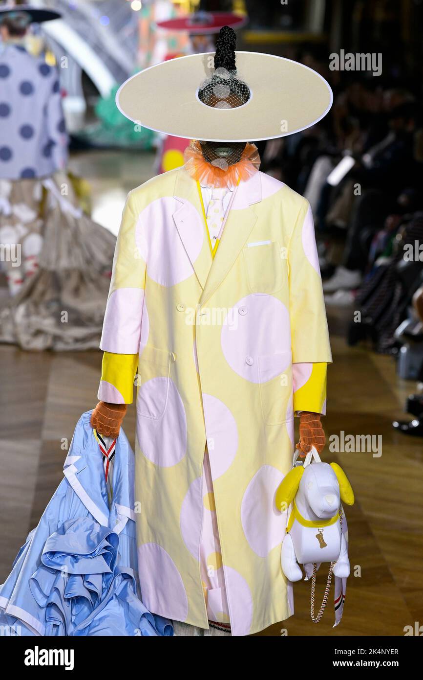 Paris, Frankreich. 03rd Oct, 2022. THOM BROWNE SS23 runway during Paris ...