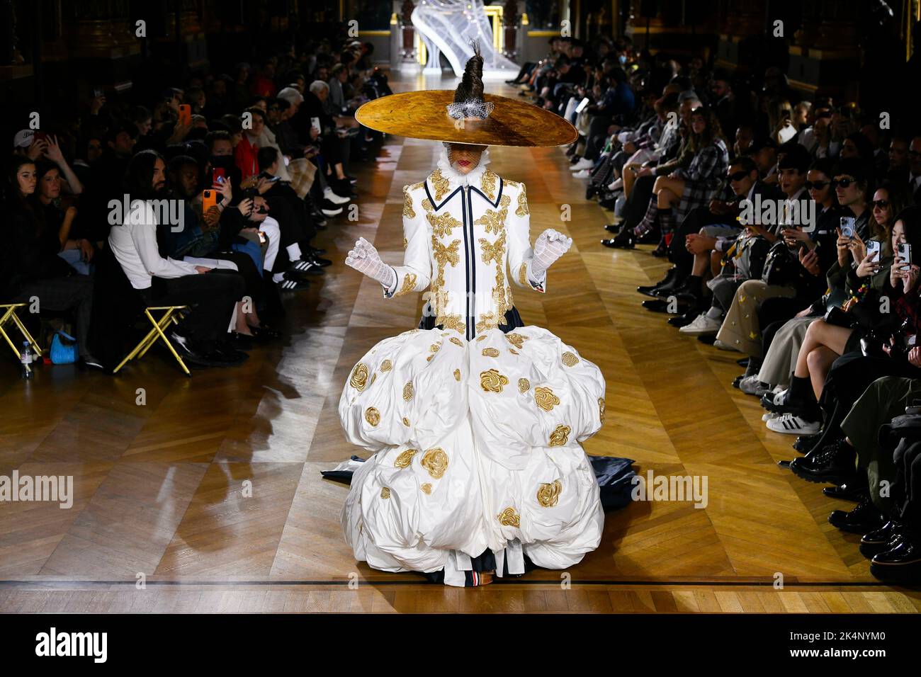 Paris, Frankreich. 03rd Oct, 2022. THOM BROWNE SS23 runway during Paris ...