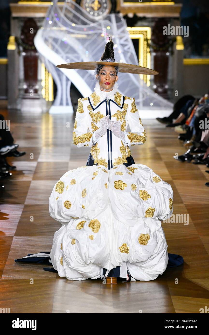Paris, Frankreich. 03rd Oct, 2022. THOM BROWNE SS23 runway during Paris ...