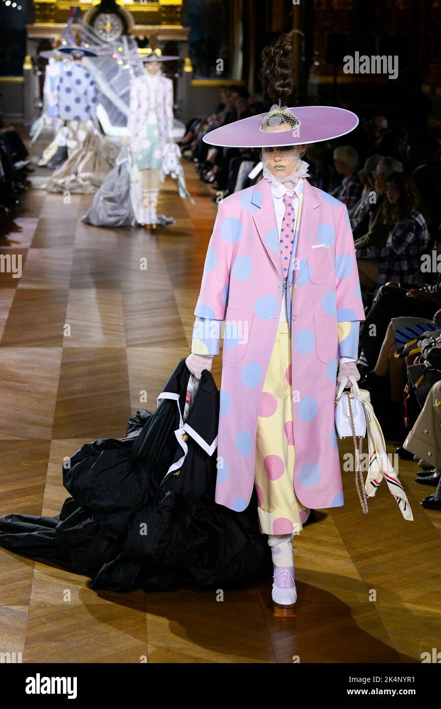 Paris, Frankreich. 03rd Oct, 2022. THOM BROWNE SS23 runway during Paris ...
