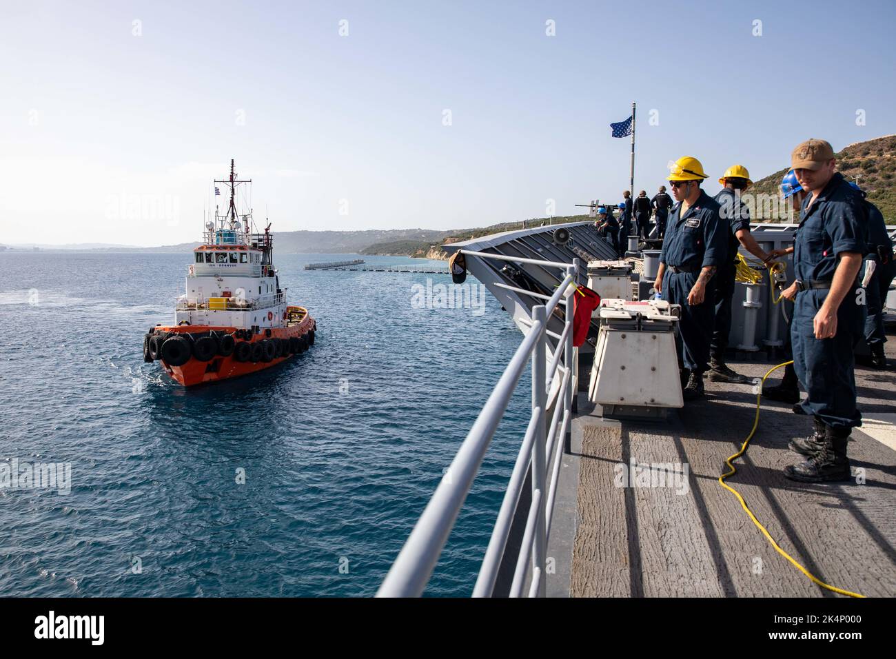 220930-N-TC847-1001 SOUDA BAY, Greece (Sept. 30, 2022) A tugboat pulls ...
