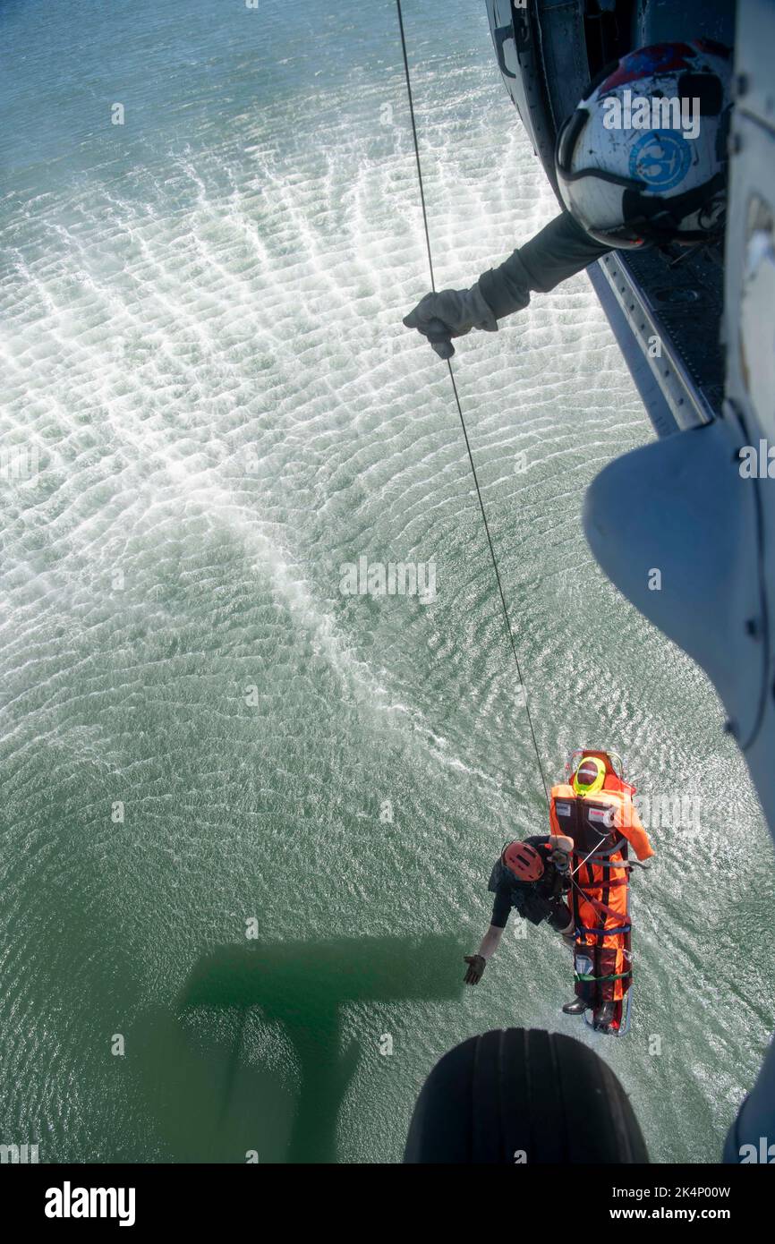 220926-N-EV253-1516 SAN DIEGO (Sep. 26, 2022) – US Naval Aircrewman ...