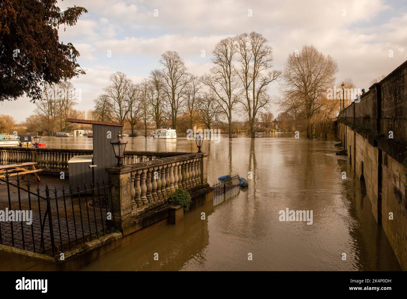 The River Thames rising above the steps near Wallingford Bridge during ...