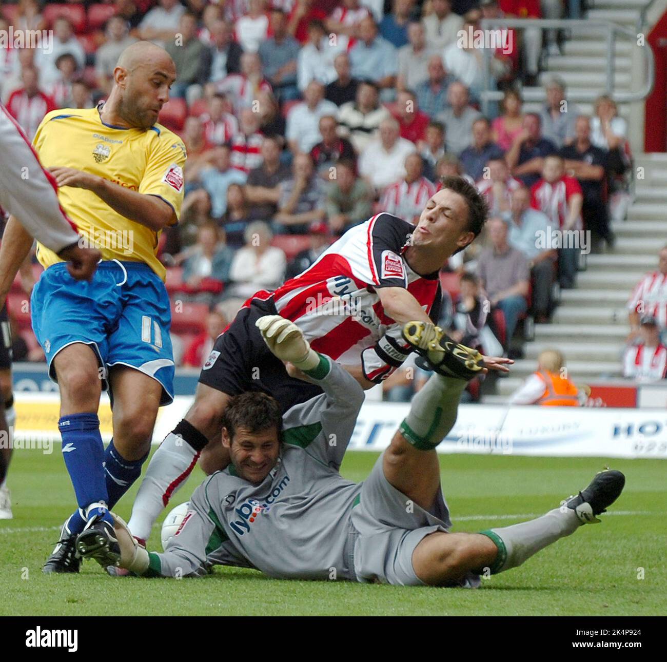 SOUTHAMPTON V PRESTON SOUTHAMPTON GOALKEEPER KELVIN DAVIS SAVES AT THE ...