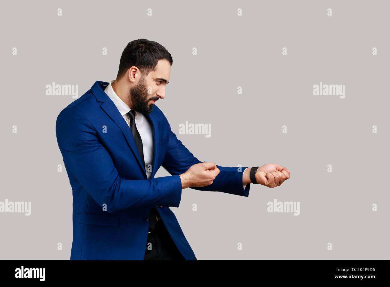 Indian man looking forward hi-res stock photography and images - Alamy