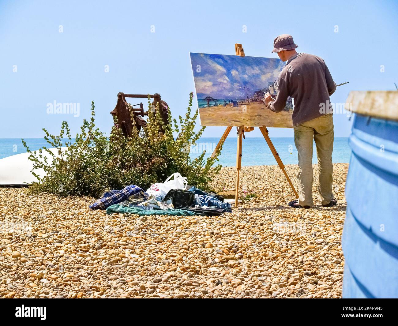 Artist at work easel beach scene hi-res stock photography and images ...
