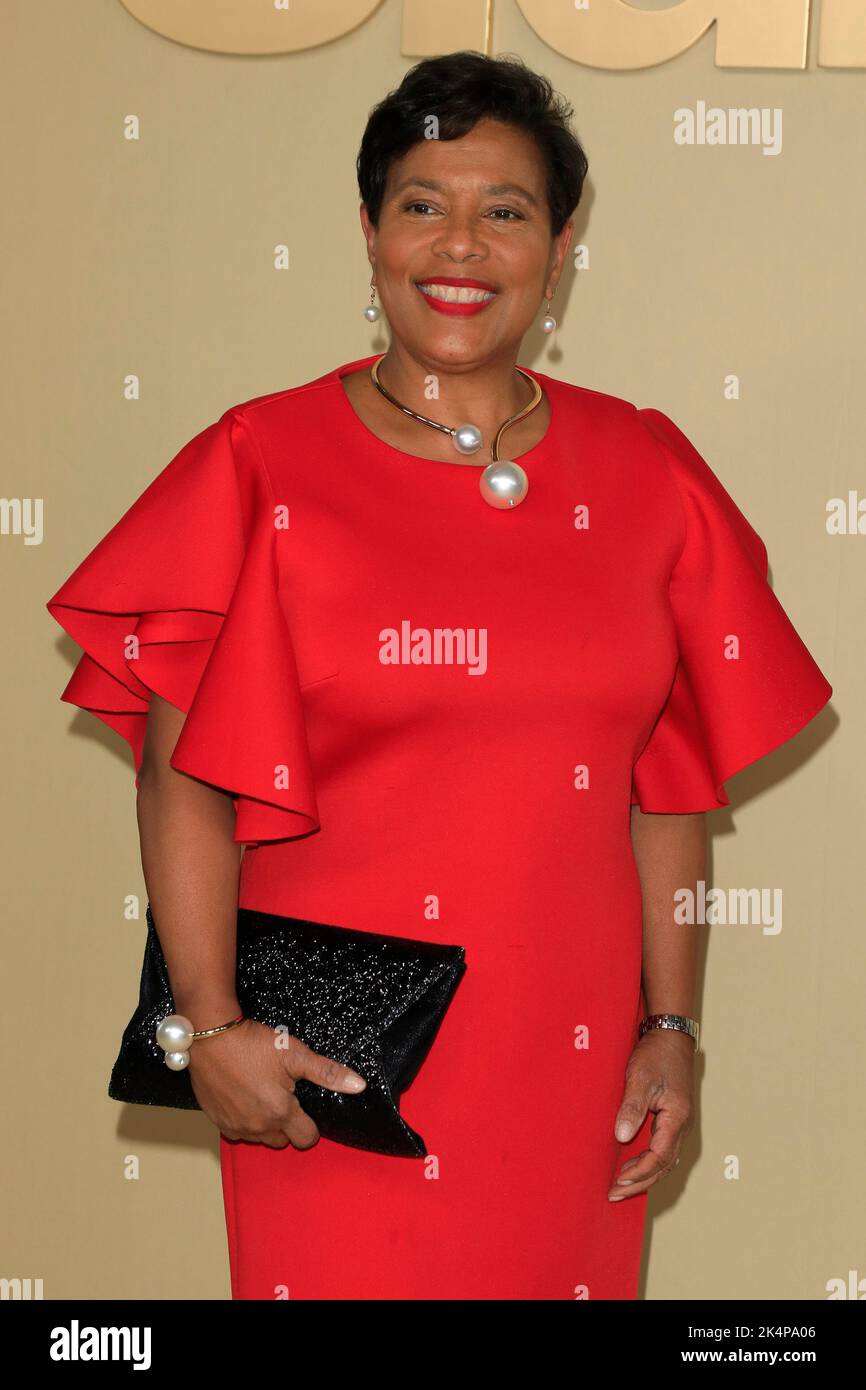 LOS ANGELES - SEP 21: Elsie Cooke-Holmes at the Premiere Of Apple TV ...