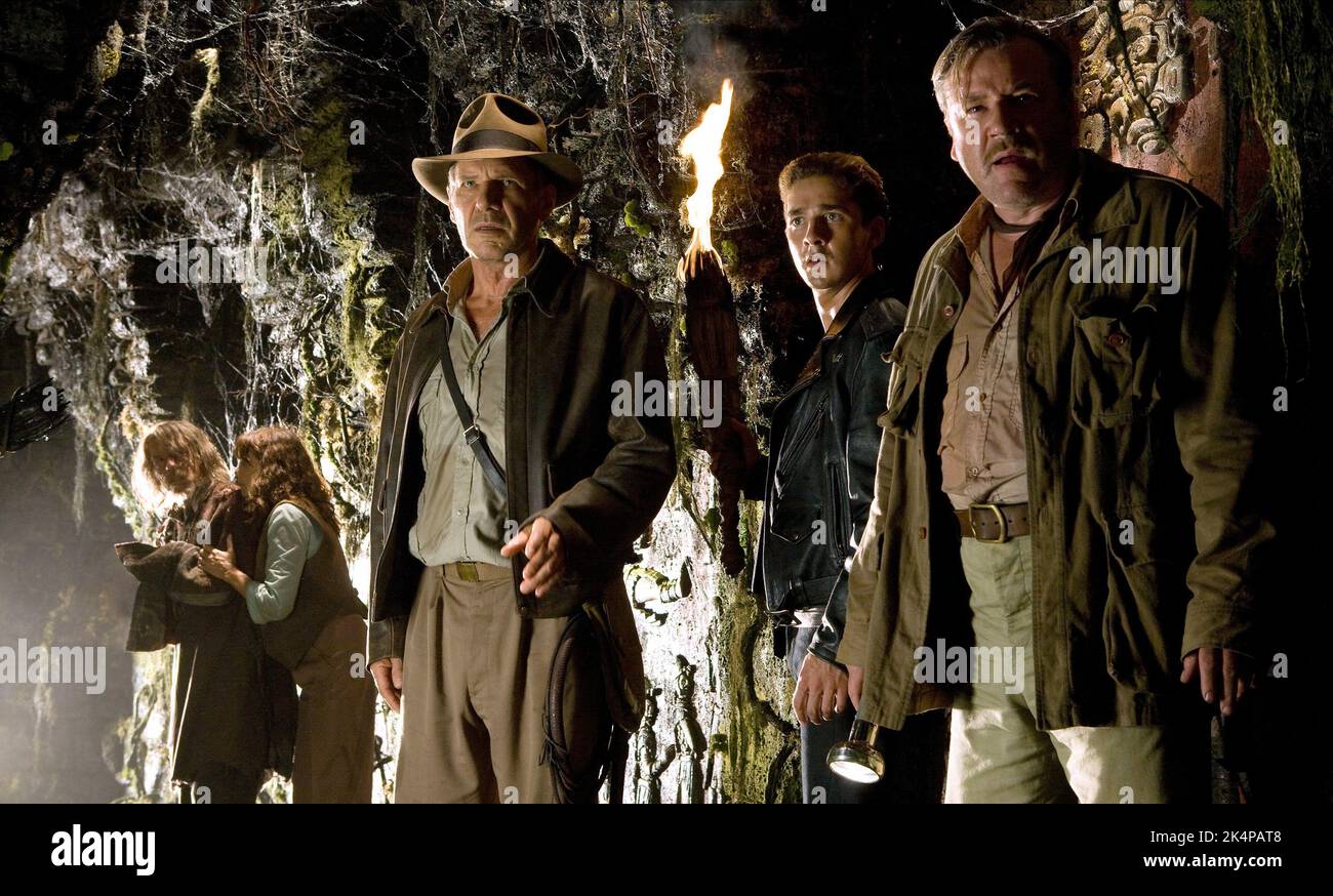 Indiana jones et le royaume du crane de cristal hi-res stock ...