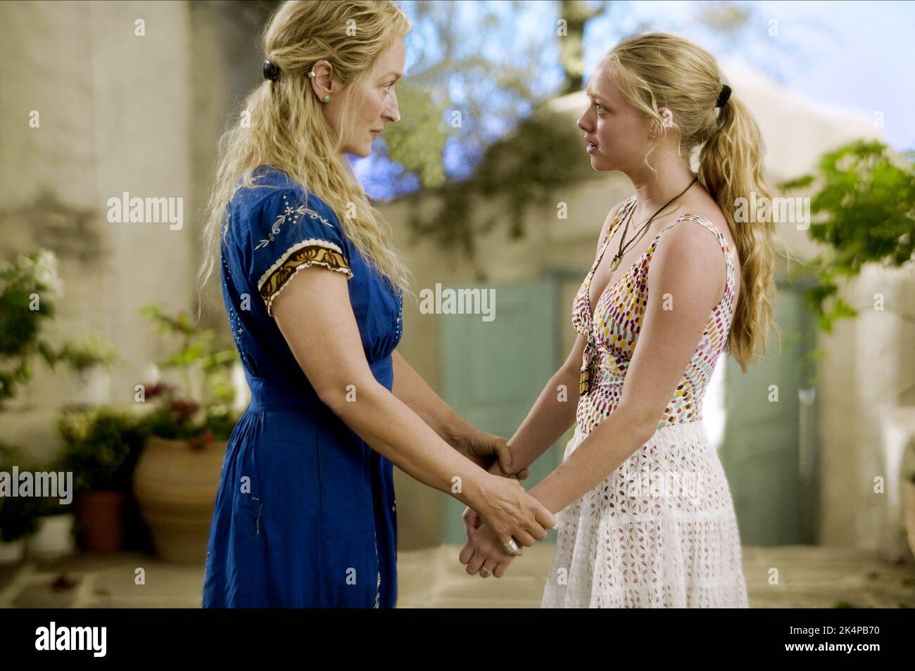 MERYL STREEP, AMANDA SEYFRIED, MAMMA MIA!, 2008 Stock Photo - Alamy