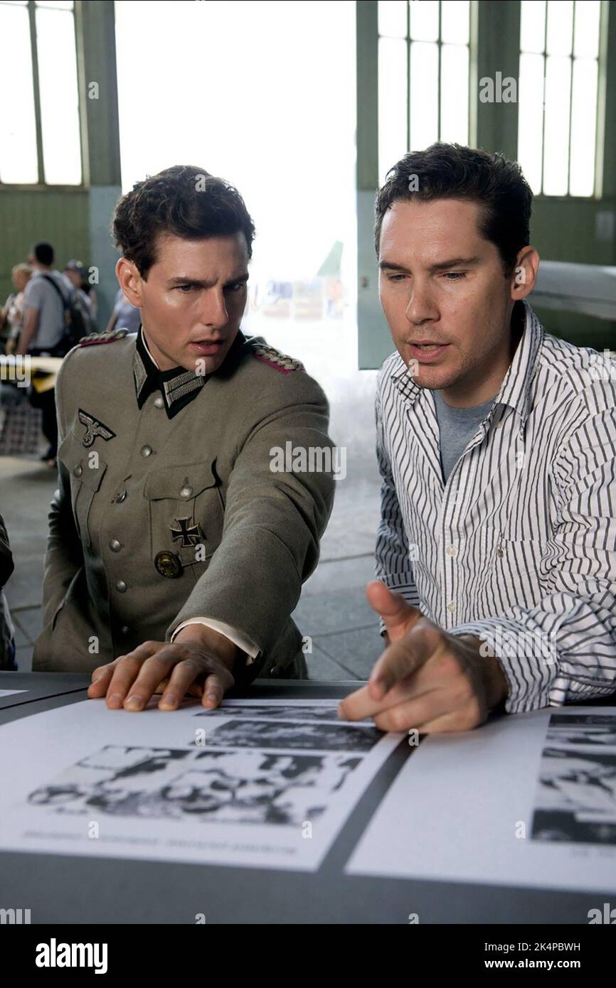 TOM CRUISE, BRYAN SINGER, VALKYRIE, 2008 Stock Photo - Alamy