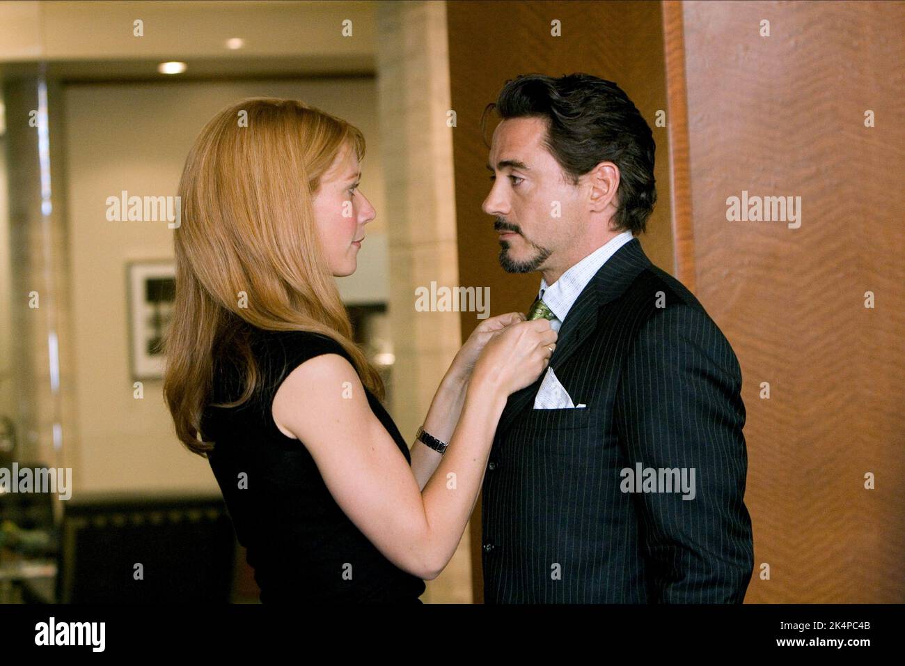 GWYNETH PALTROW, ROBERT DOWNEY JR., IRON MAN, 2008 Stock Photo - Alamy