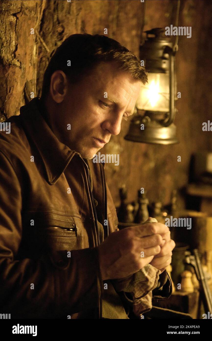 DANIEL CRAIG, DEFIANCE, 2008 Stock Photo - Alamy