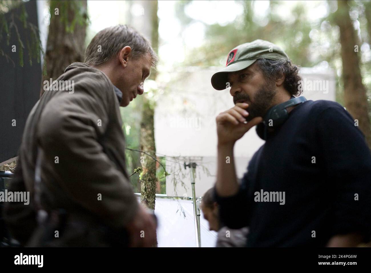DANIEL CRAIG, EDWARD ZWICK, DEFIANCE, 2008 Stock Photo - Alamy