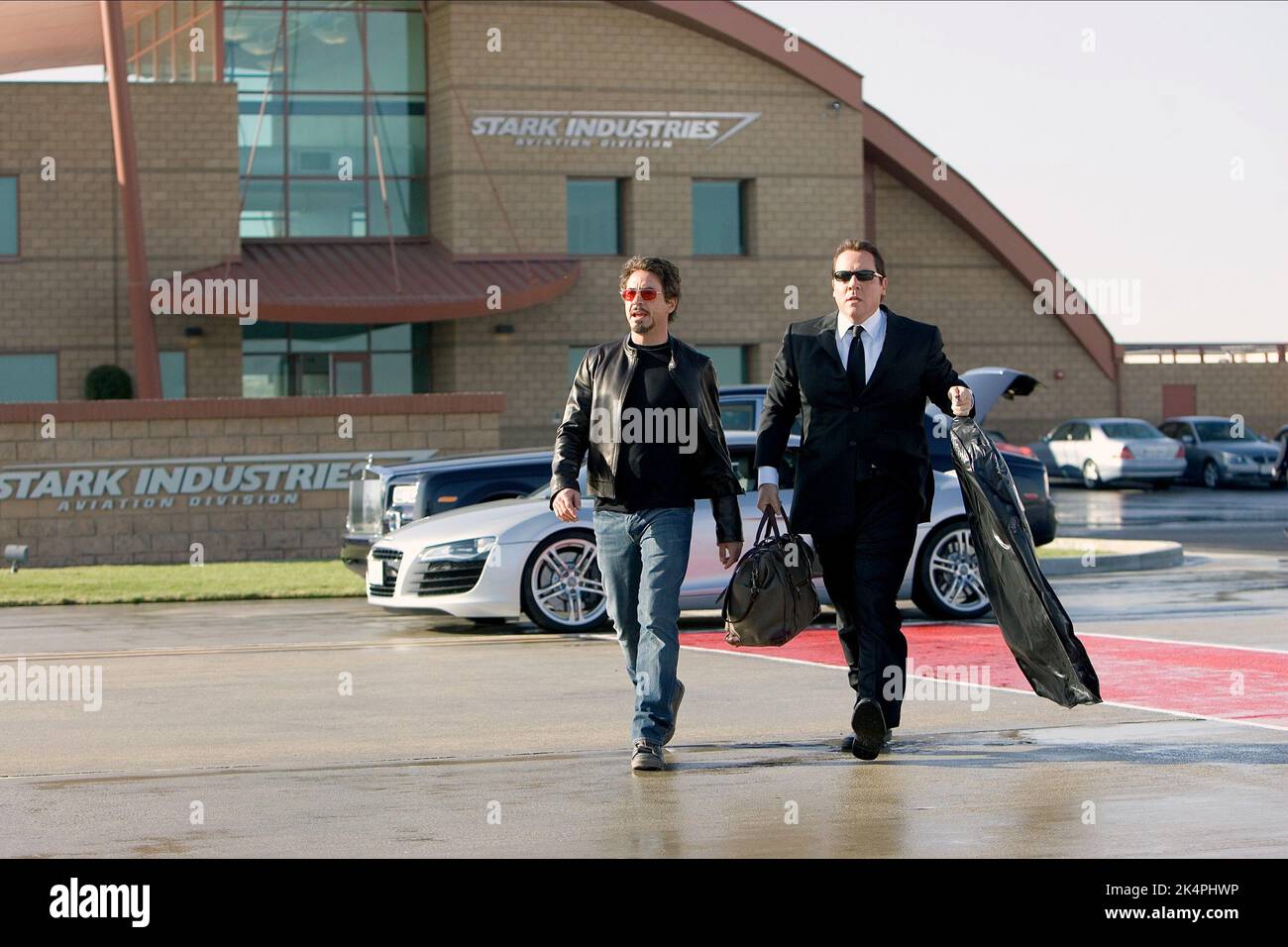 ROBERT DOWNEY JR., JON FAVREAU, IRON MAN, 2008 Stock Photo - Alamy