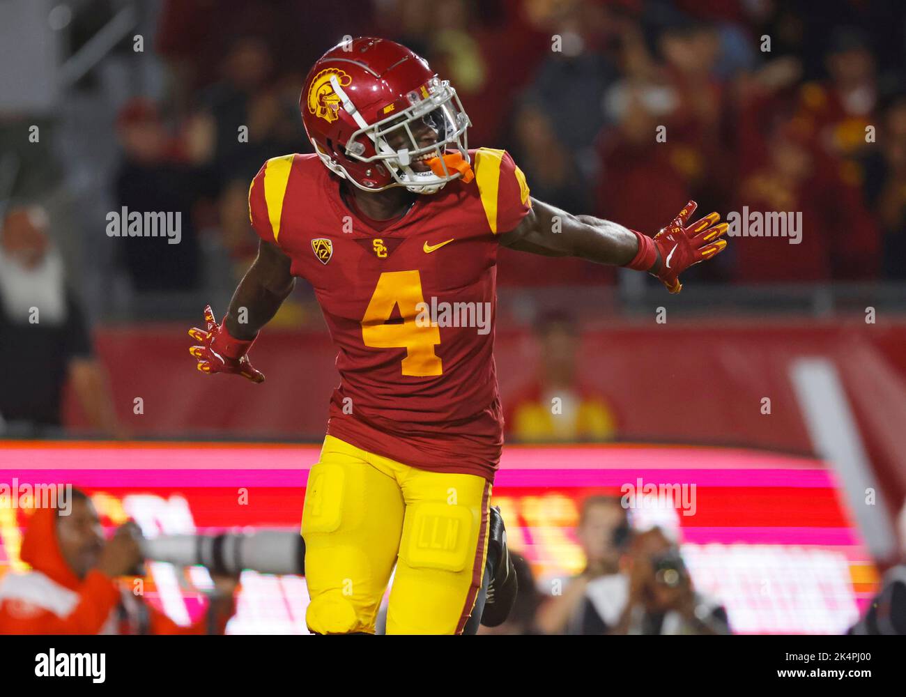 October 01, 2022 USC Trojans wide receiver Mario Williams #4 celebrates ...