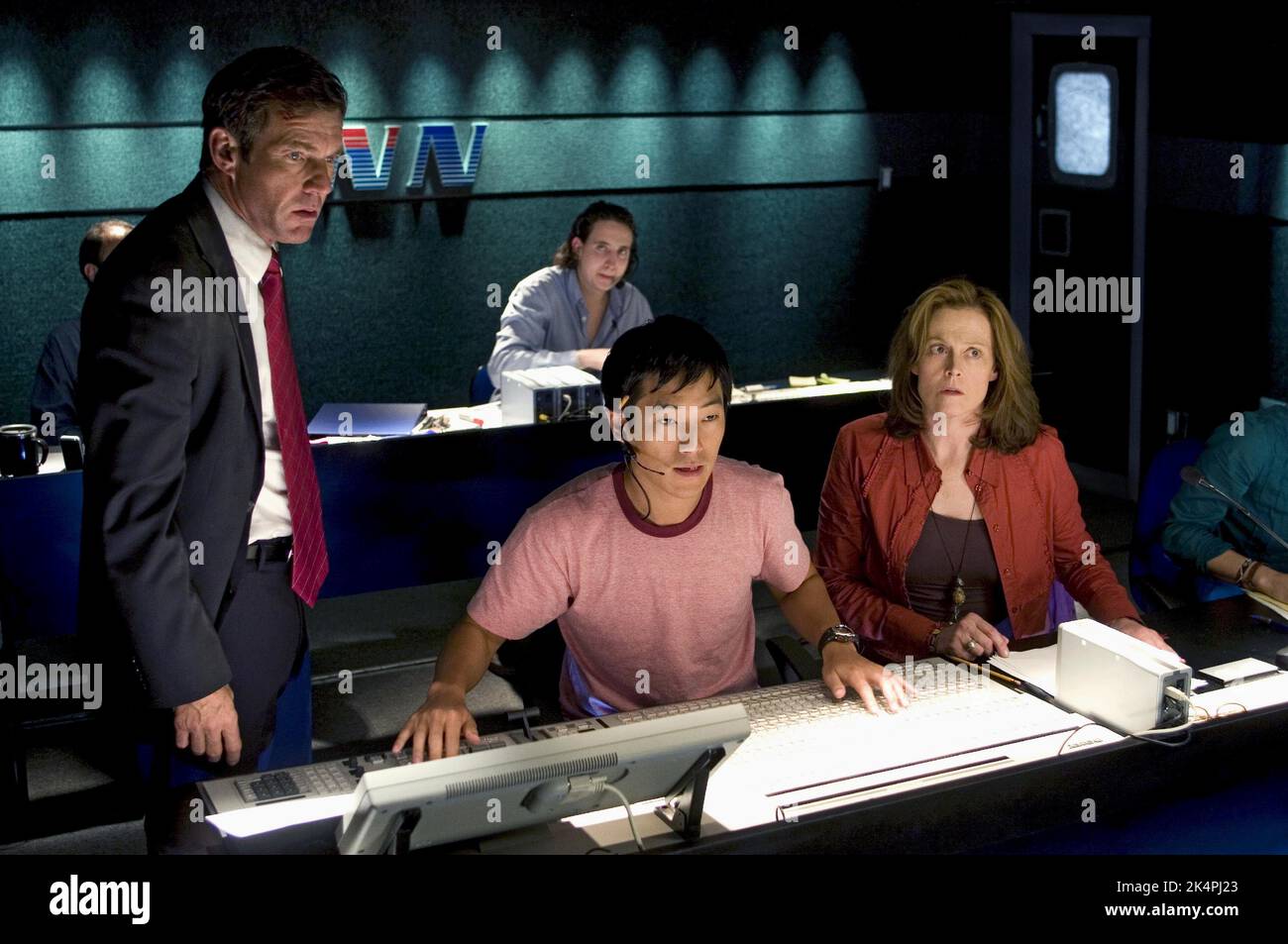 DENNIS QUAID, LEONARDO NAM, SIGOURNEY WEAVER, VANTAGE POINT, 2008 Stock ...