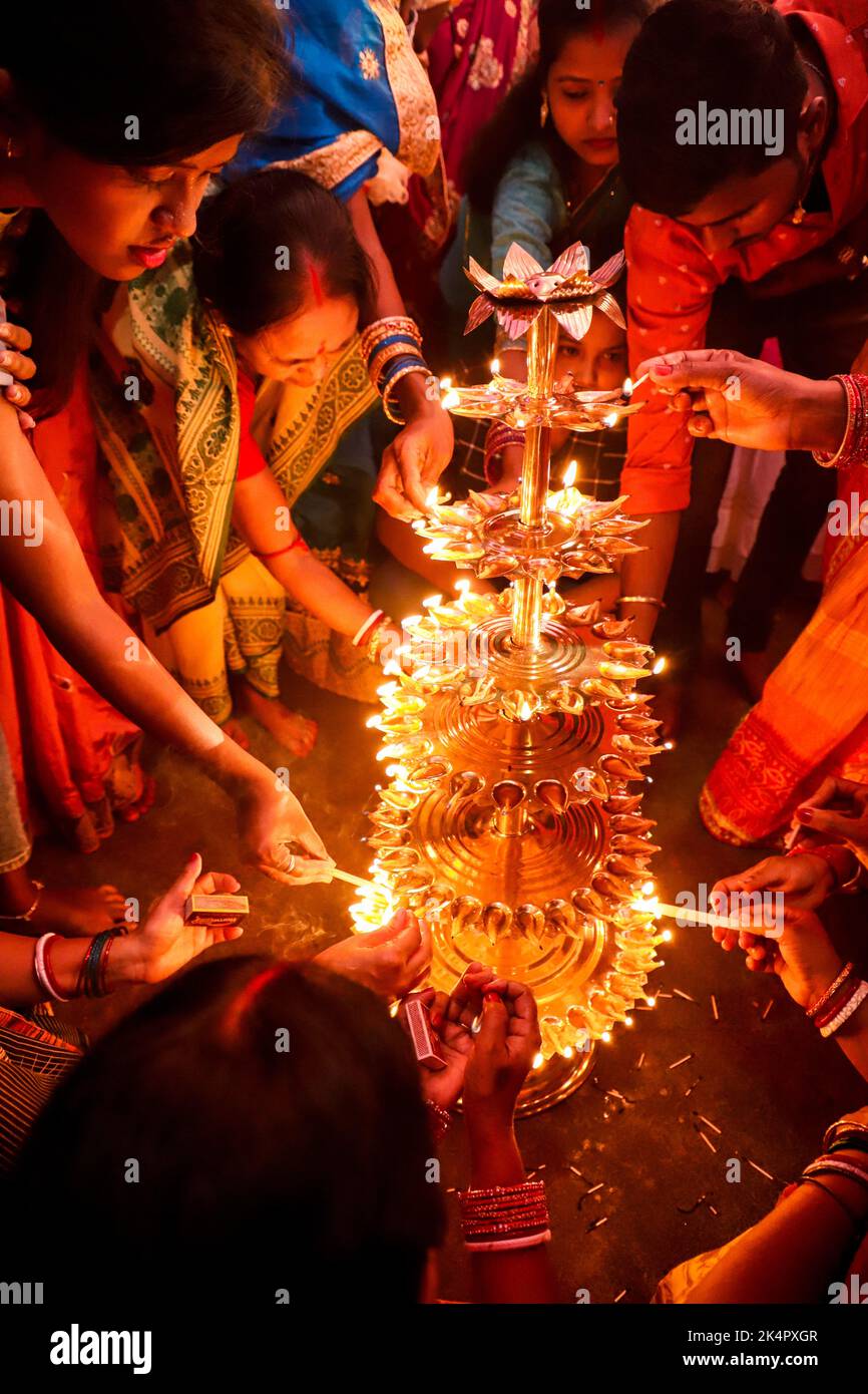 Jamshedpur, Jharkhand, India. 3rd Oct, 2022. Hindu devotees perform the ...