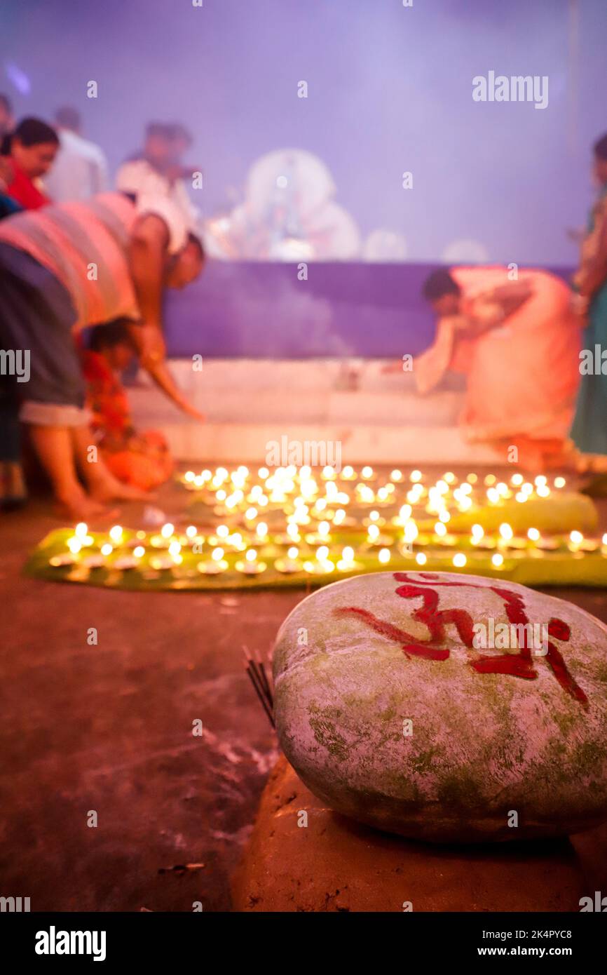 Jamshedpur, Jharkhand, India. 3rd Oct, 2022. Hindu devotees perform the ...